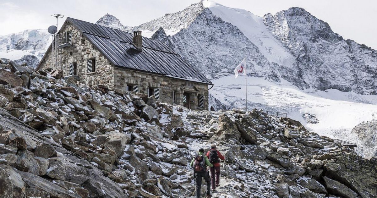 Packing to stay overnight in an alpine hut | ISM